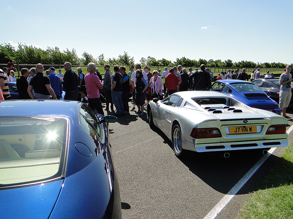 Spectre R42 Supercar